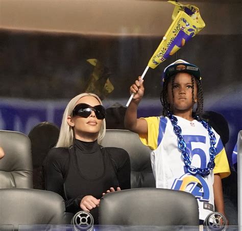 Kim Kardashian Gets Booed At Rams Football Game Video In Touch Weekly