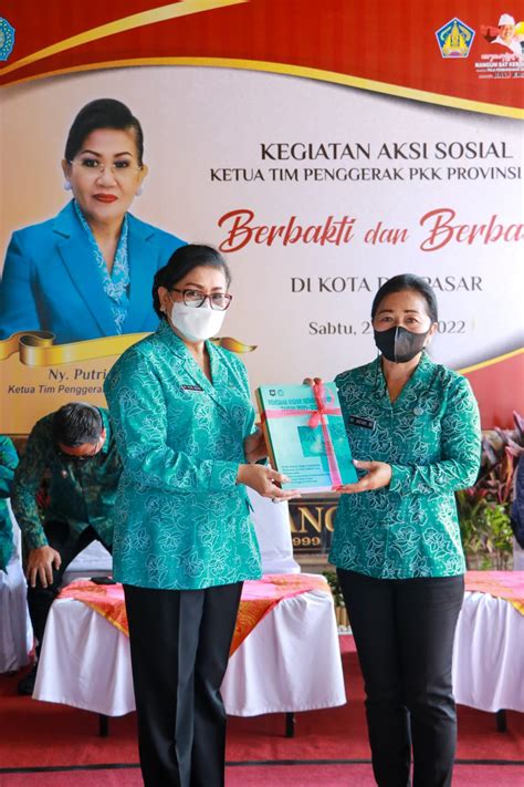 Aksi Sosial Ketua TP PKK Provinsi Bali Berbakti Dan Berbagi Di Kota