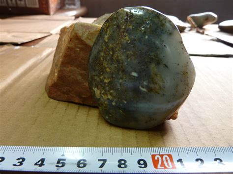 8084号新疆玉龙喀什河和田玉青花玉籽料小姑娘虎窝淘