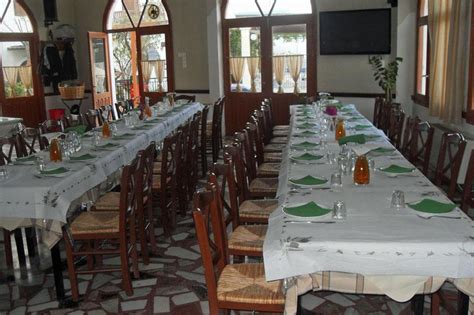 ΕΣΤΙΑΤΟΡΙΑ ΒΑΣΙΛΗΣ ΠΑΡΑΔΟΣΙΑΚΗ ΤΑΒΕΡΝΑ ΜΕΛΑΝΕΣ ΝΑΞΟ
