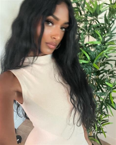 Picture Of Kaaviya Sambasivam