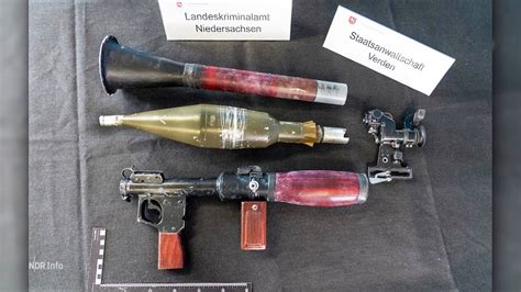Raf Asservate Lka Veröffentlicht Bilder Von Waffen Und Geld Ndrde