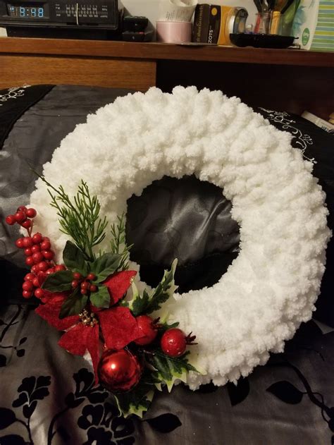 Loop Yarn Wreath Etsy Canada Christmas Wreaths Christmas Yarn