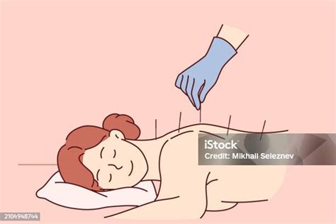 Spa 센터의 리셉션에 누워 있는 여성을 위한 한의학 침술 시술 개념에 대한 스톡 벡터 아트 및 기타 이미지 개념 개념과