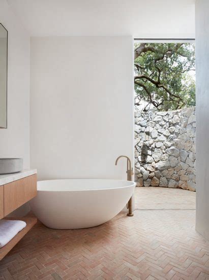 Woorak House In Sydney Offers Peeks Of Nearby Nature Reserve