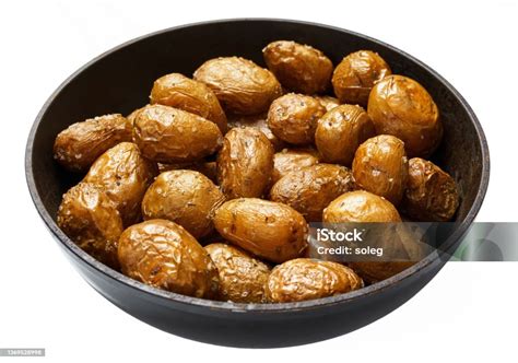 프라이팬에 구운 감자 통조림 식품 맛있는 크러스트 흰색 배경에 분리된 개체 1개 0명에 대한 스톡 사진 및 기타 이미지 0명