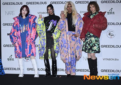 블랙스완 서울패션위크를 빛내며 포토엔hd