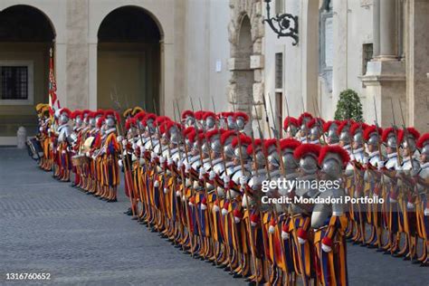 Vatican Swiss Guards Swearing In Ceremony Photos And Premium High Res