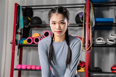 腹部训练锻炼运动健身教练人物摄影图片下载编号598935902441575161 设图网