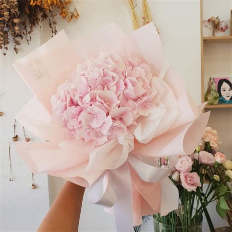 제이블리플라워 진심 이라는 꽃말을 가진 수국꽃다발 여성미뿜뿜 여리여리한 핑크수국이예요😊 수국은