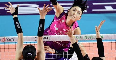 김연경·레이나 48점 합작 3연승 女배구 흥국생명 선두 추격