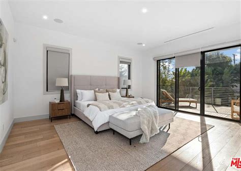 3977 Marcasel Ave Los Angeles Ca 90066 Redfin