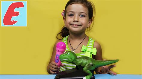 ემილი თამაშობს დინოზავრ დინოსთან ერთად დინო დებს კვერცხებს Youtube