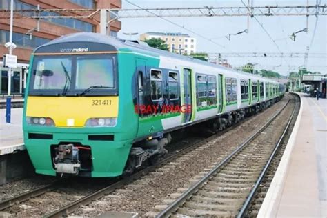 Photo Class 321 4 Car Emu No 321 411 At Watford Jct On A Euston