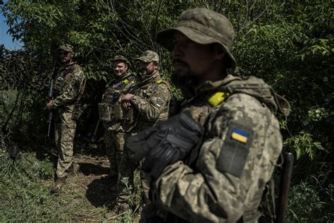 Украинский офицер сдался в плен ВС РФ из за нехватки бойцов в его роте