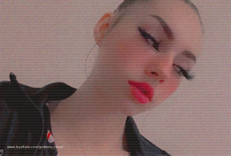 Your Sexy Stoner Gf Goddess Clover Official Profile