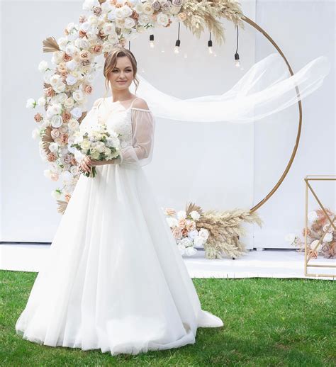 Продам чудову весільну сукню 8 000 грн Весільні сукні Рівне на Olx