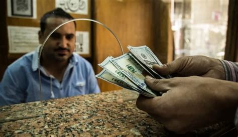 تراجع تحويلات المصريين بالخارج فقدان ثقة وأسباب أخرى