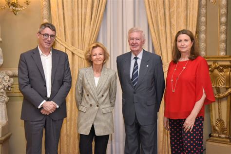 La Asociación Española De Empresas De Consultoría Y La Real Academia De