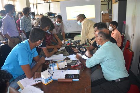 නව නිපැයුම්කරුවන් සඳහා ඉලෙක්ට්‍රොනික වැඩමුළුවක් ආතර් සී ක්ලාක් ආයතනයේදී A C C I M T