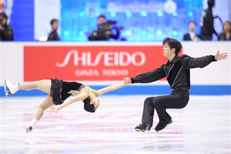 アイスダンスのフリーで演技する小松原美里、ティム・コレト組＝加藤諒撮影（1632）－世界一へ！ 氷上の仲間たち フィギュトスケート世界国別