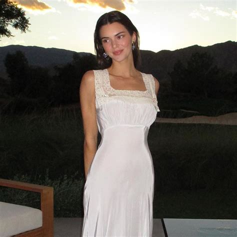 Kendall Jenner Shares Cheeky Bikini Photos From Tropical Getaway E Online Reportwire