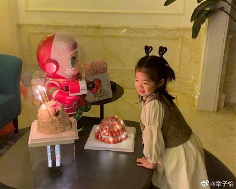 章子怡汪峰为醒醒庆6岁生日 晒一家五口合照画面温馨新浪图片