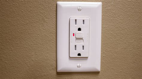5 Safe Ways To Handle A Wet Outlet Safely At Home