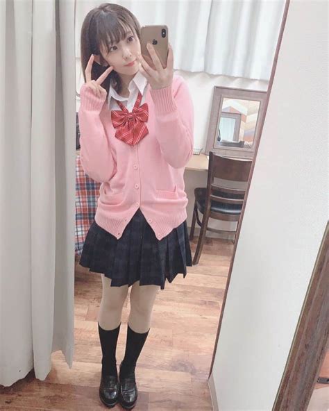 秋山依里さんのインスタグラム写真 秋山依里instagram「♡﻿ ﻿ 撮影会にて、三十路を迎えてから初の制服🌸 バレンタインが近いの