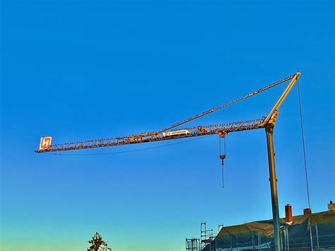 Look Closely This Crane Is Not Operated By Human Force R Pics