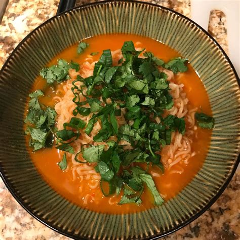 20 Minute Spicy Sriracha Ramen Noodle Soup Baker By Nature Asian