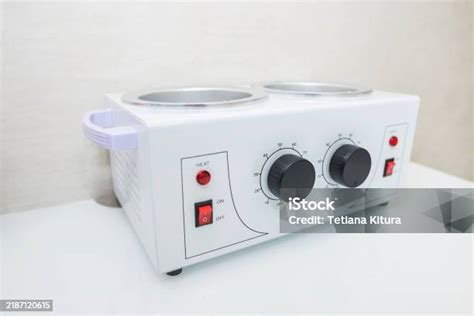 슈거링을 위한 설탕 페이스트 또는 왁스의 준비 슈가링을 위한 장치 설탕 페이스트를 가열하기 위한 화장품 장치 깨끗한에 대한 스톡 사진 및 기타 이미지 Istock