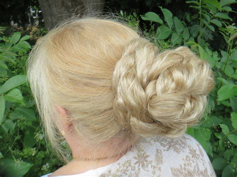 Klassischer Dutt Geflochten Messy Look Deine Farbe Magic Tribal Hair