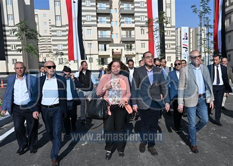 رئيس الوزراء يتفقد ويسلم وحدات سكن لكل المصريين بحدائق أكتوبر