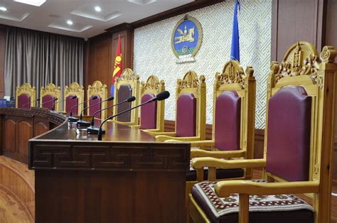 Олон хүүхэдтэй өрх толгойлсон эх эцэгт тэтгэмж олгох тухай хуулийн зарим заалт Үндсэн хууль