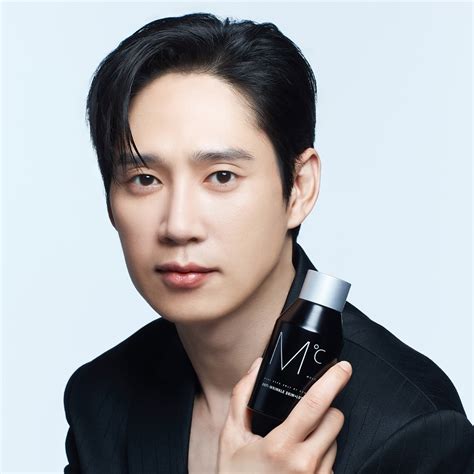 엠도씨 국내최초 남성전문 화장품 Mdoc 화장품이 낯선 뷰린이라면 👀 엠도씨 멘진 올인원 아이크림 롤온으로 활력