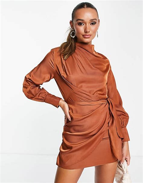 Asos Design Vestito Corto Con Scollo Ad Anello A Pieghe E Gonna Con
