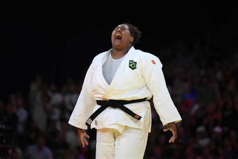 Perfil de Bia Souza explode nas redes sociais após primeiro ouro do