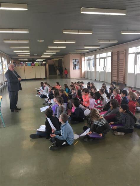 La Classe Deau Vient De Débuter Pour Les 2 Ecole élémentaire