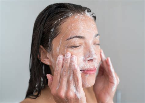 5 Passos Fáceis Para Uma Limpeza De Pele Caseira Perfeita