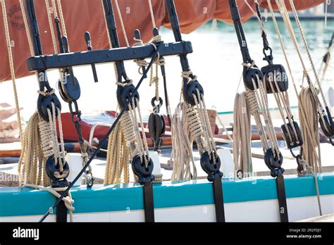 Détails d un ancien voilier dans le port de Saint Vaast la Hougue