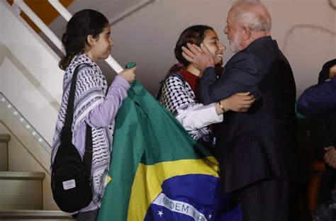 Lula Recepciona Grupo De 32 Pessoas Repatriadas De Gaza E Critica