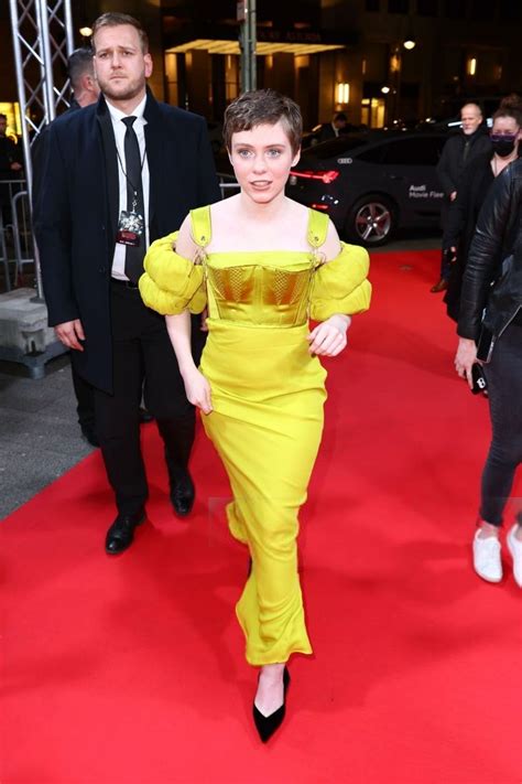 Sophia Lillis Updates On Twitter Ladies And Gentlemen Sophia Lillis