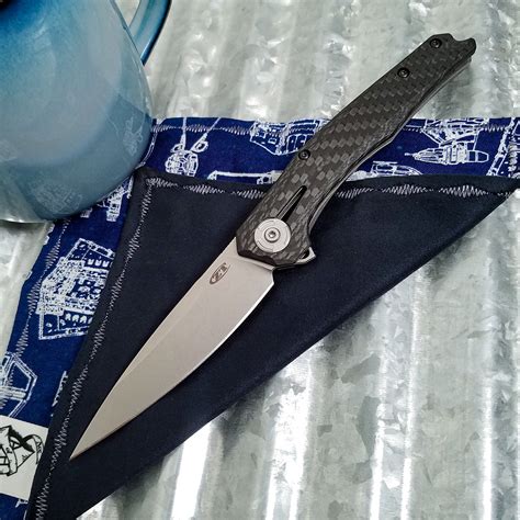 The ZT 0707 is a sleek modern folder that’s bigger than you think ...
