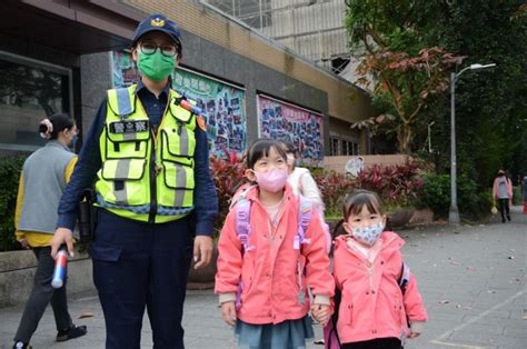 內湖警開學日護童and宣導，家長很放心！