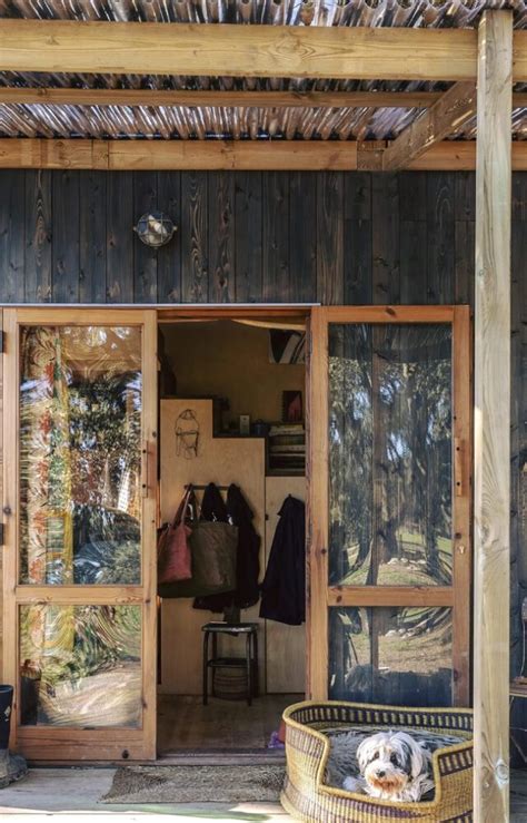 This Timber Tiny House Is The Ideal Space Saving Yet Comfy Home For Two Home Design Garden