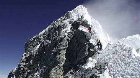 As China Conquers Everest Tourists Are Big Winners