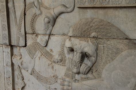Bull And Lion 싸우는 페르세폴리스 이란에 0명에 대한 스톡 사진 및 기타 이미지 0명 2015년 개념 기호