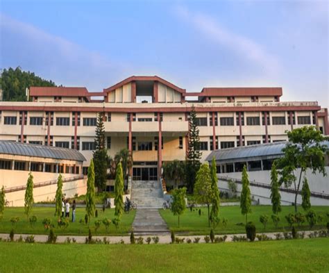 Iit Placement आईआईटी गुवाहाटी में पांच छात्रों को मिला 1 करोड़ का पैकेज 214 स्टूडेंट्स को मिला