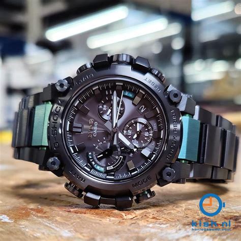 Triple G Resist G-Shock MTG-B3000BD-1A2ER - Kish.nl